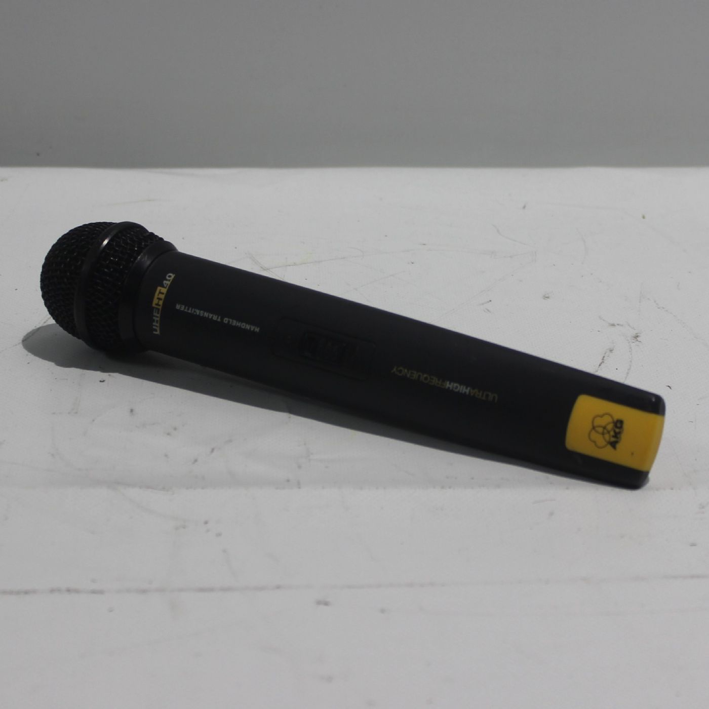 TRASMETTITORE PALMARE WIRELESS AKG HT40 Freq. 863.100 Mhz - Usato ...